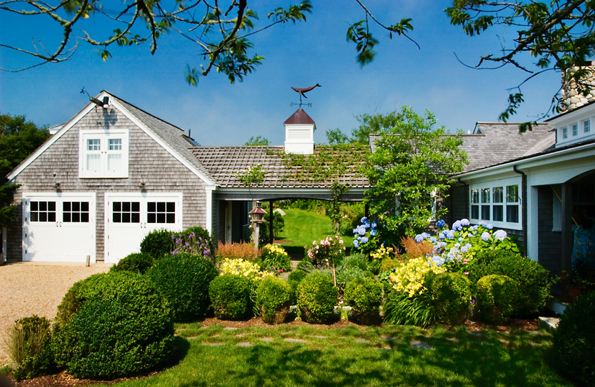 Walkway and adjoined garage. Roofed walkway connection the garage and ...